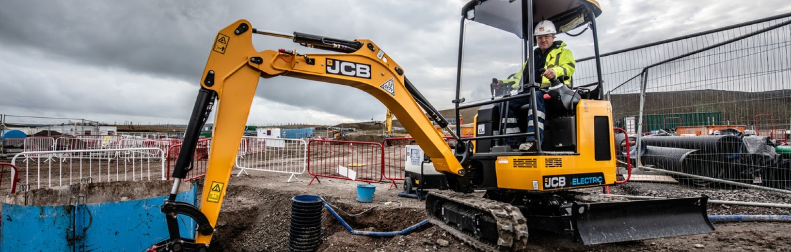 Fully-electric excavator goes on trial | EDF